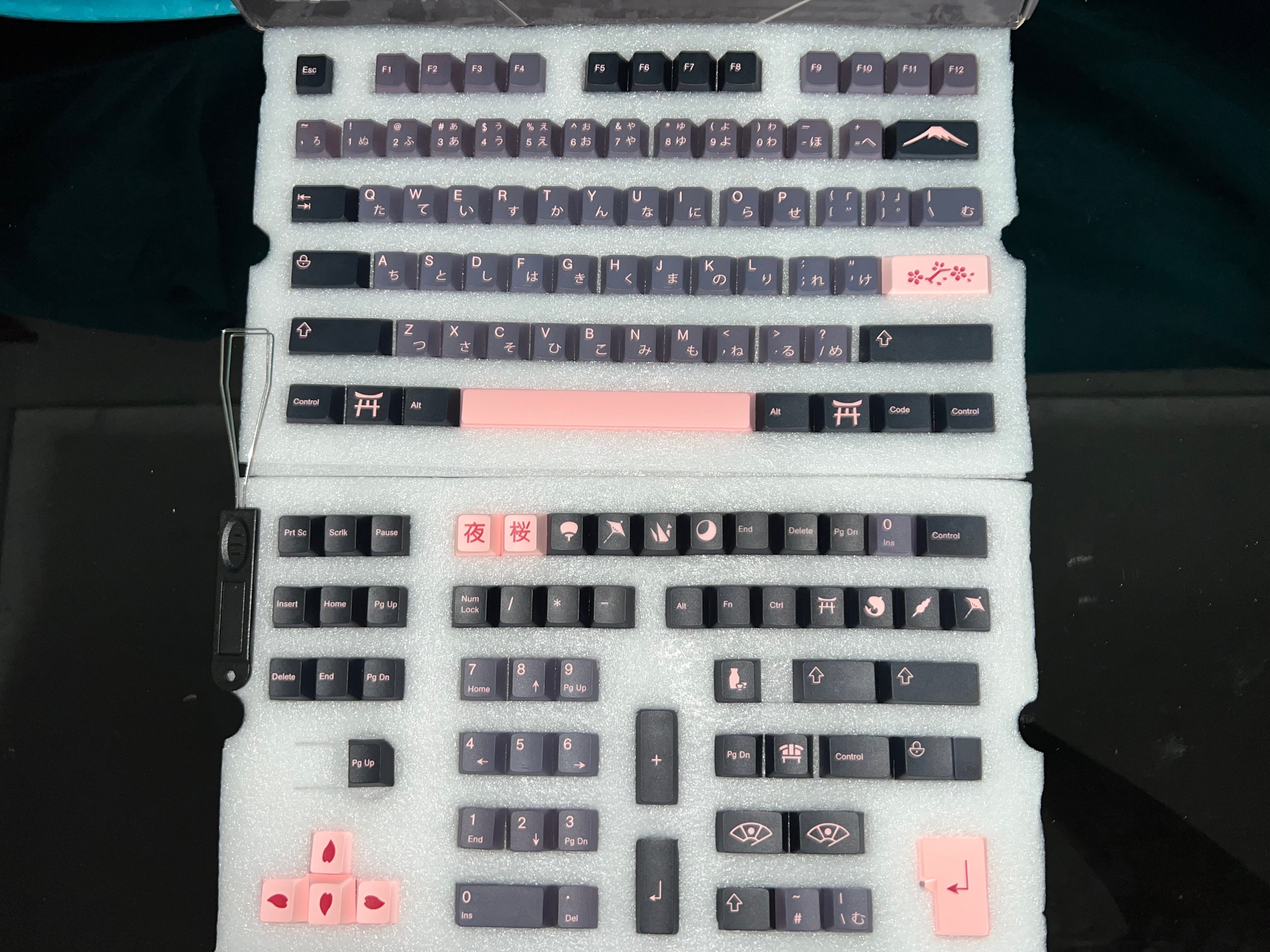 GMK Night Sakura Keycaps – SSJ Store